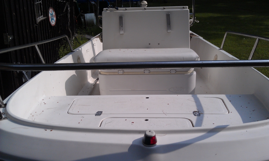 18 Challenger Center Console